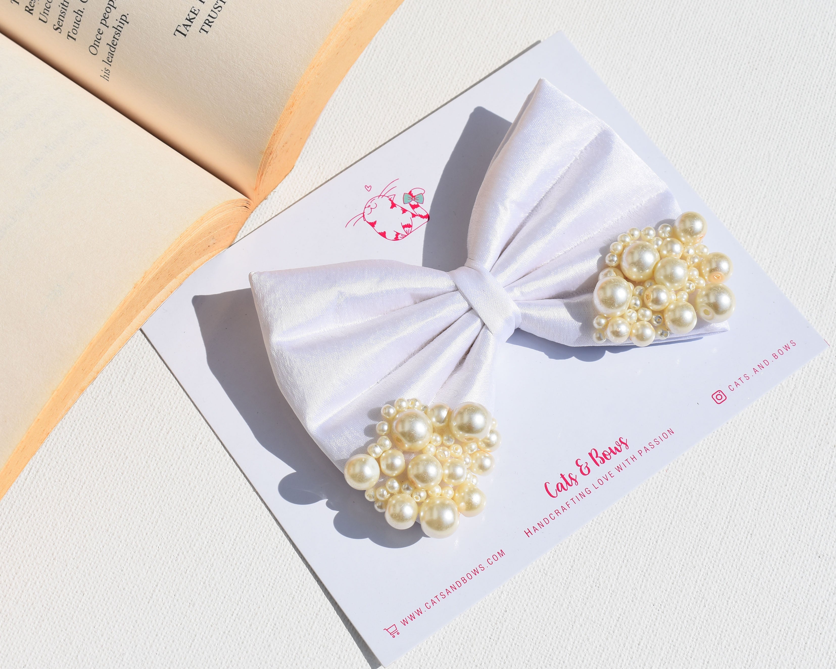 White Pearl Bow – Cats&Bows